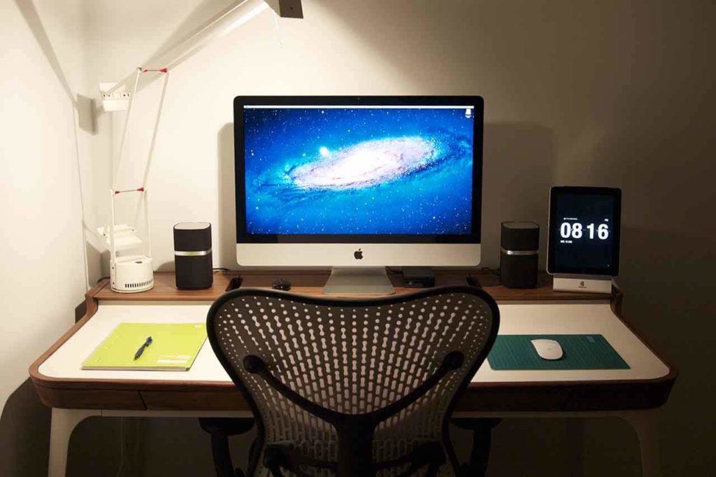 22 Creative Desk Lamp Designs